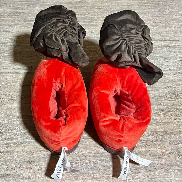 Disney | Shoes | Nwob Disneys Moana Happy Feet Slippers For Big Kids ...